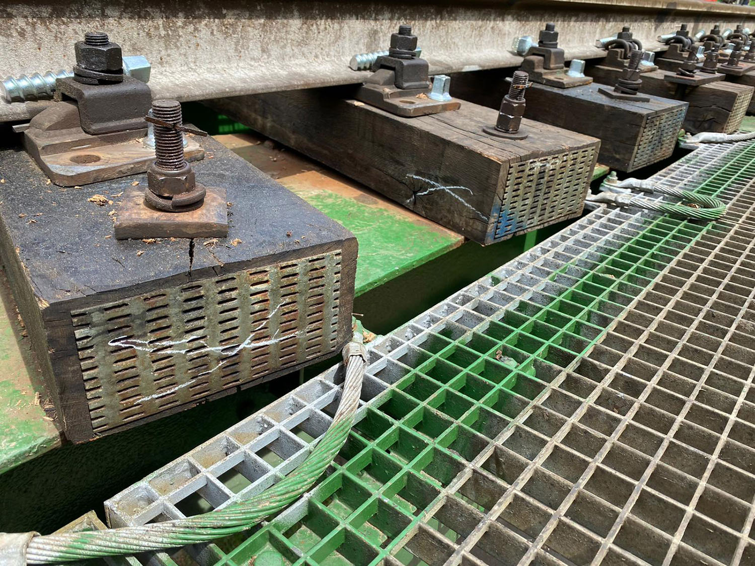 Structural filling of railway sleepers