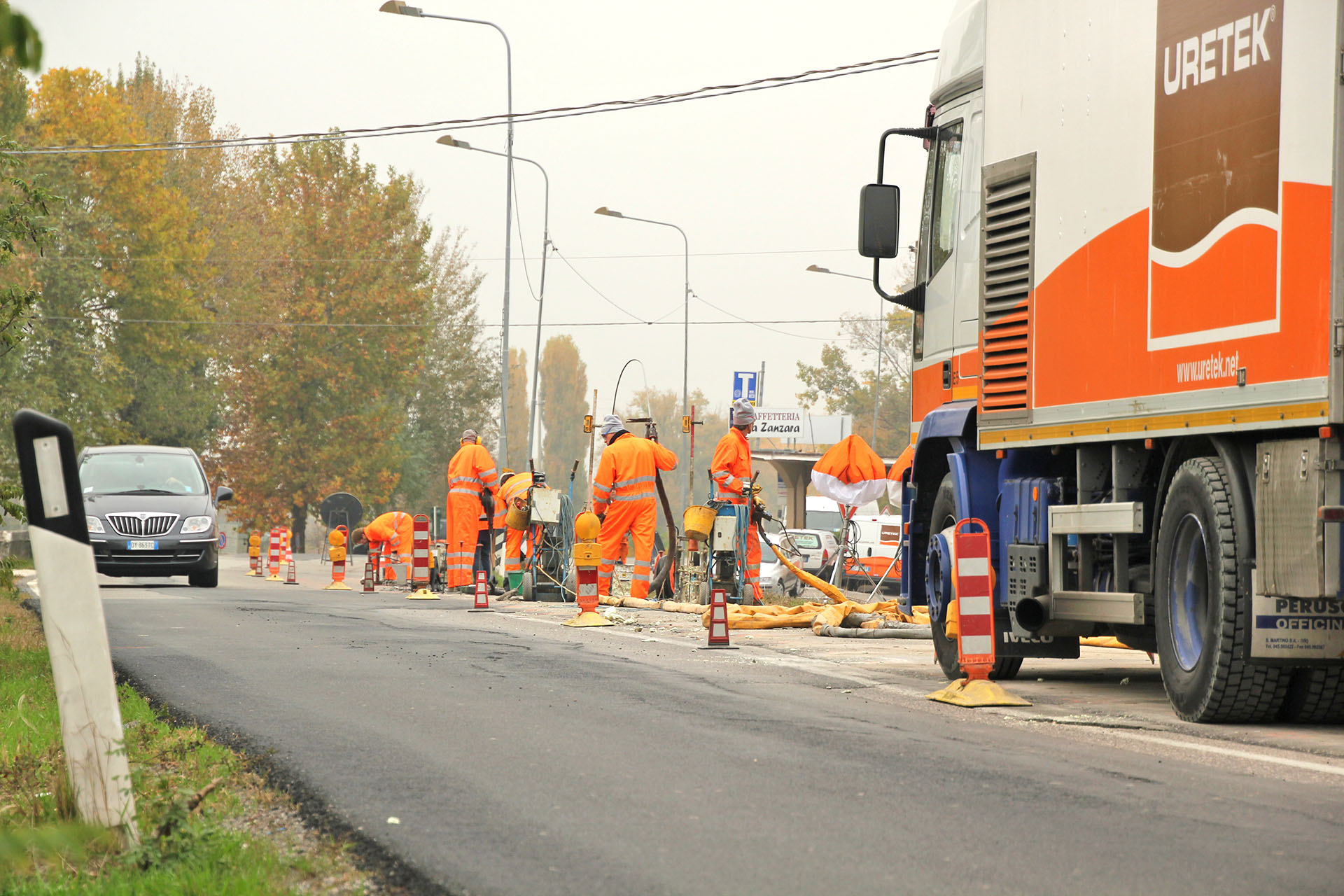 Compaction and consolidation of the road surface