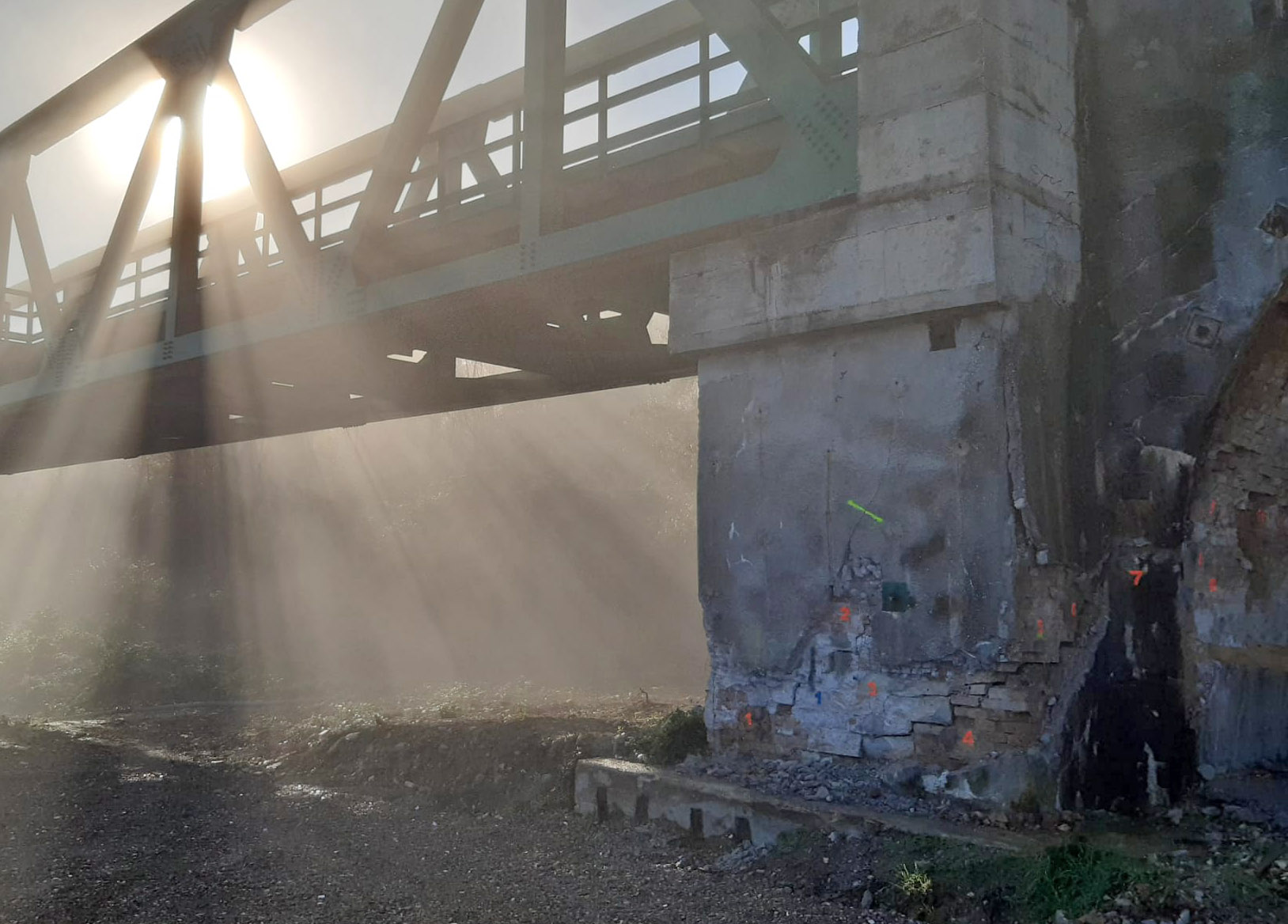 Consolidation of the foundation land of a railway bridge pylon